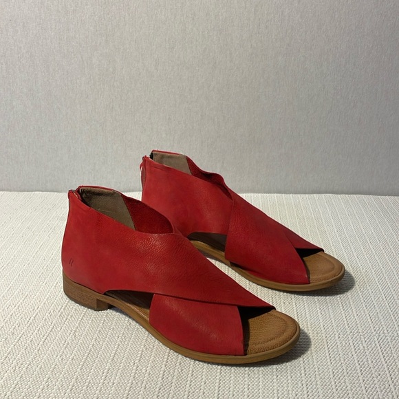 ROAN | Shoes | Roan Soft Crisscross Sandals Size 75 | Poshmark